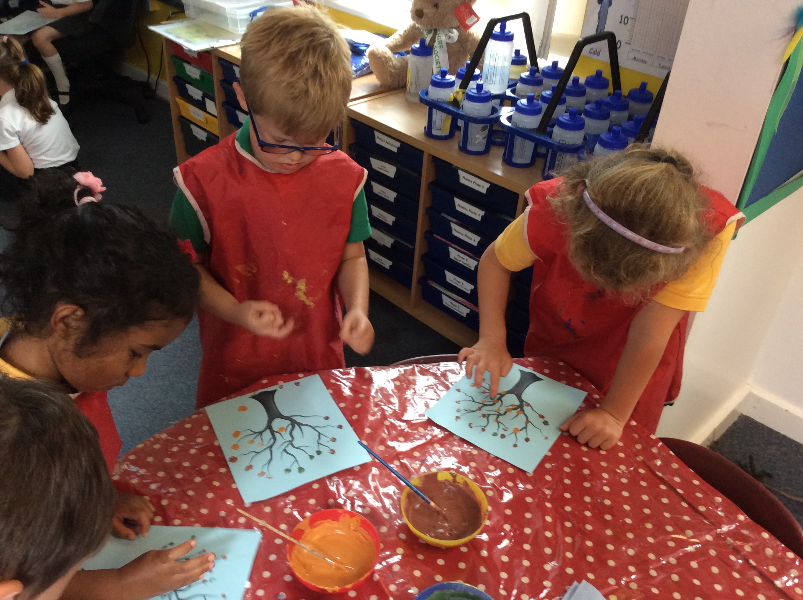 Year 1 Autumn Trees Finger Painting | Molescroft Primary School